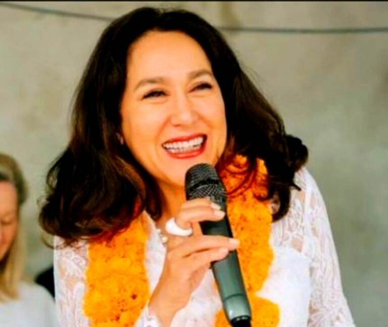 Kartika Soekarno akhirnya ziarah ke makam Bung Karno setelah 55 tahun - BERITA PRIORITAS